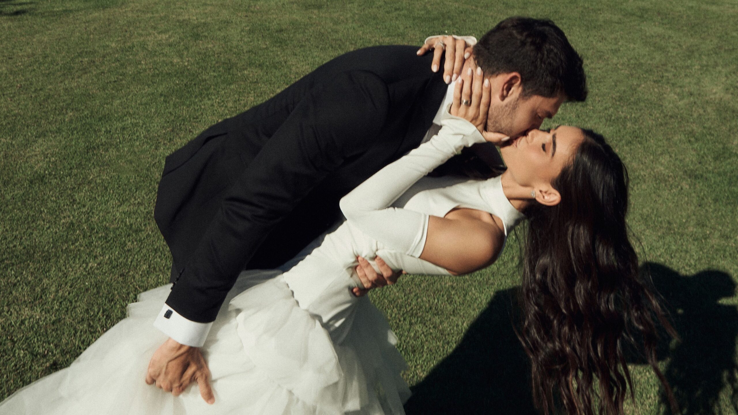 Ana Mosconi e João Rezende celebram noivado com festa intimista ...